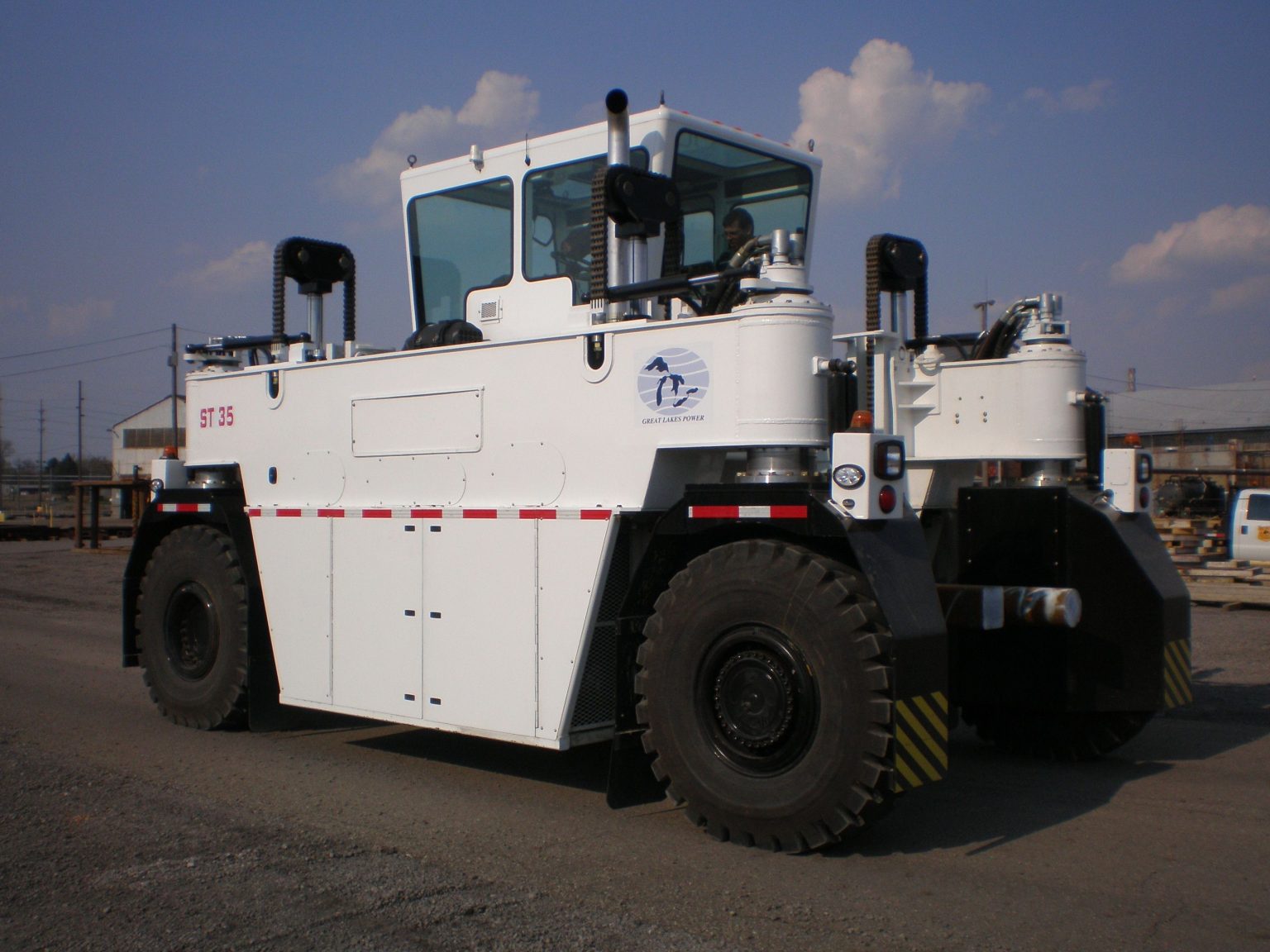 Straddle Carriers - GL POWER