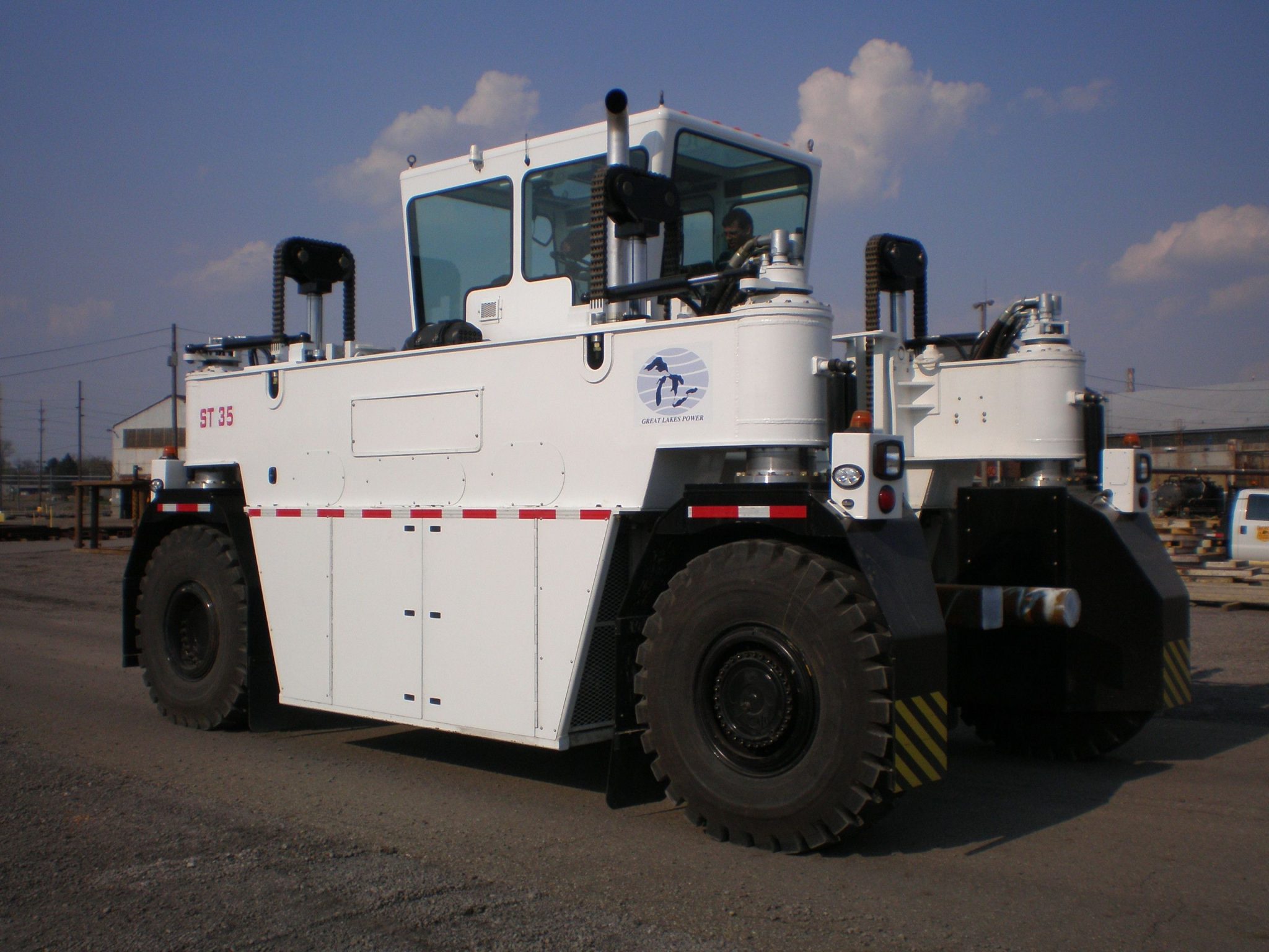 Straddle Carriers - GL POWER